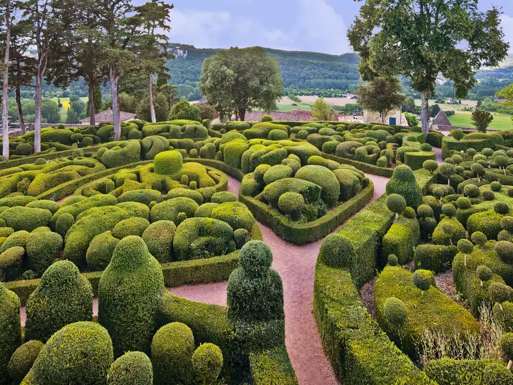 Cúig cinn de na Gairdíní Topiary is Suimiúla ar domhan