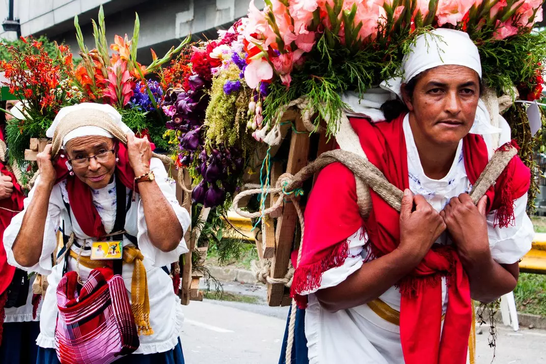 Um desfile de flores brilhantes em uma cidade com um passado sombrio 50621_7