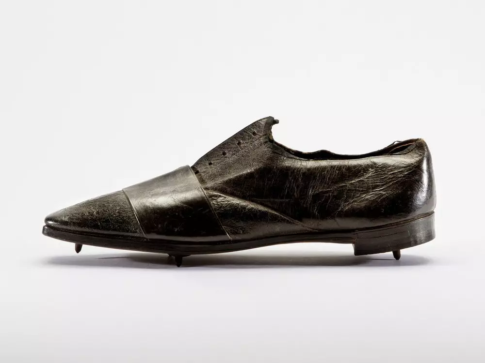 Running Shoes Date Back to the 1860s, ndi Zina Zovumbulutsidwa Kuchokera ku Brooklyn Museum's Sneaker Show.