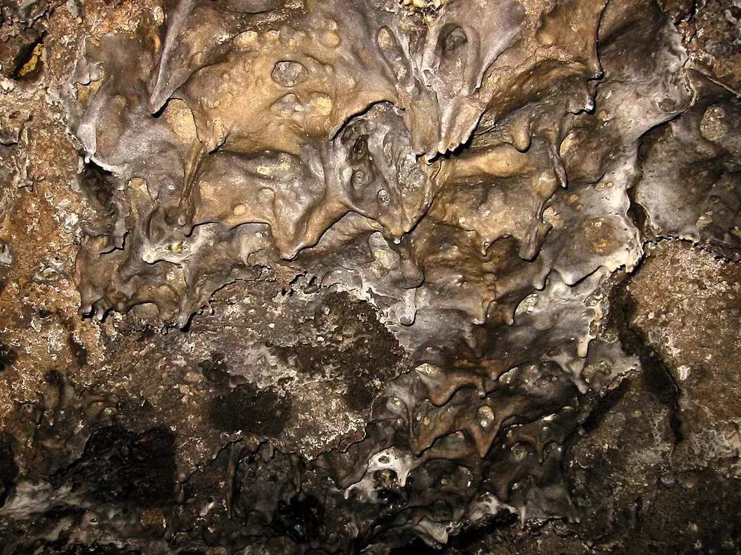 Wie Bakterien diese unterirdische, beeindruckende Höhle zum Glänzen bringen 50626_4