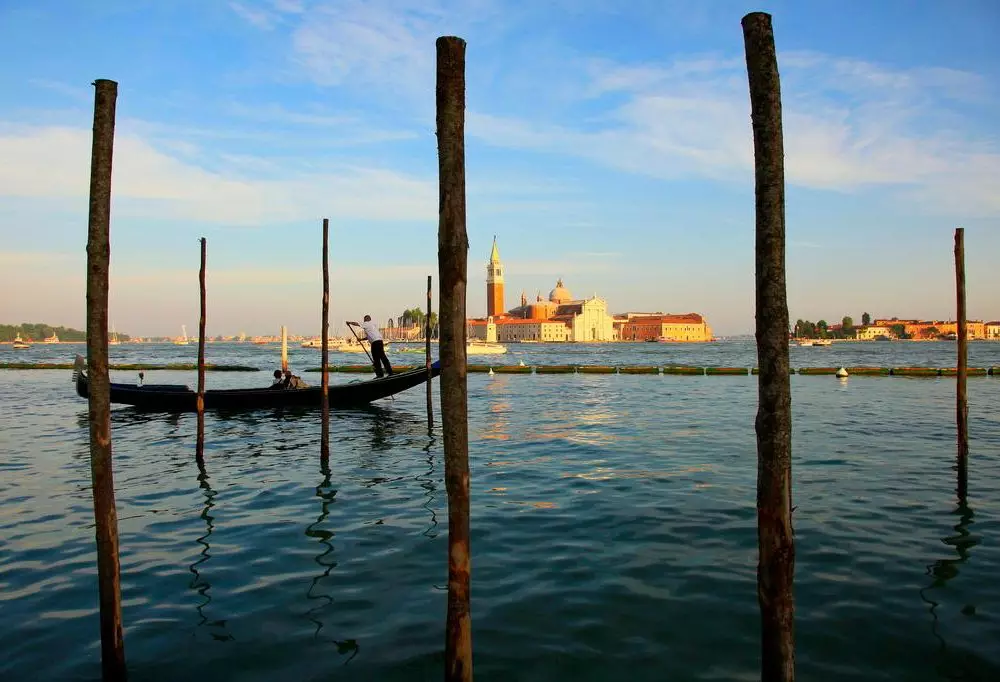 The Enduring Mystique ea Lagoon ea Venetian