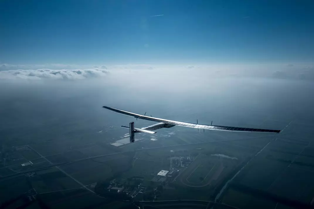 Este avión de enerxía solar está actualmente circunnavegando o mundo 50839_6