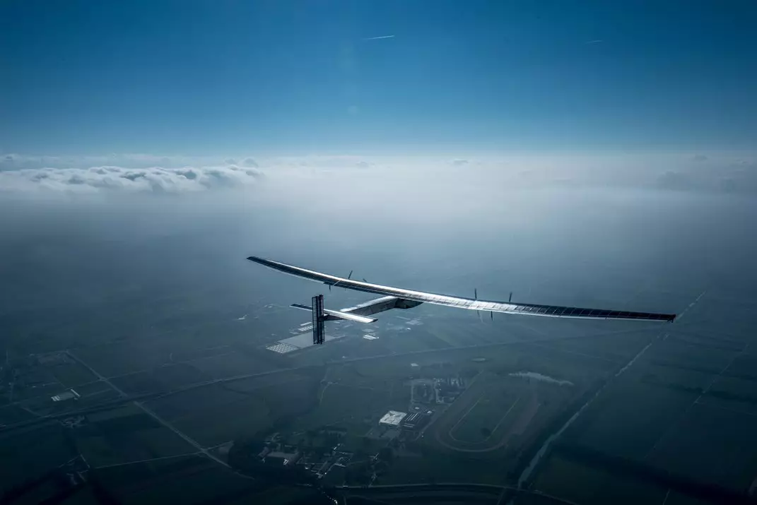 Ĉi tiu Sunenergia Aviadilo Nuntempe Ĉirkaŭnavigas la Mondon 50839_6