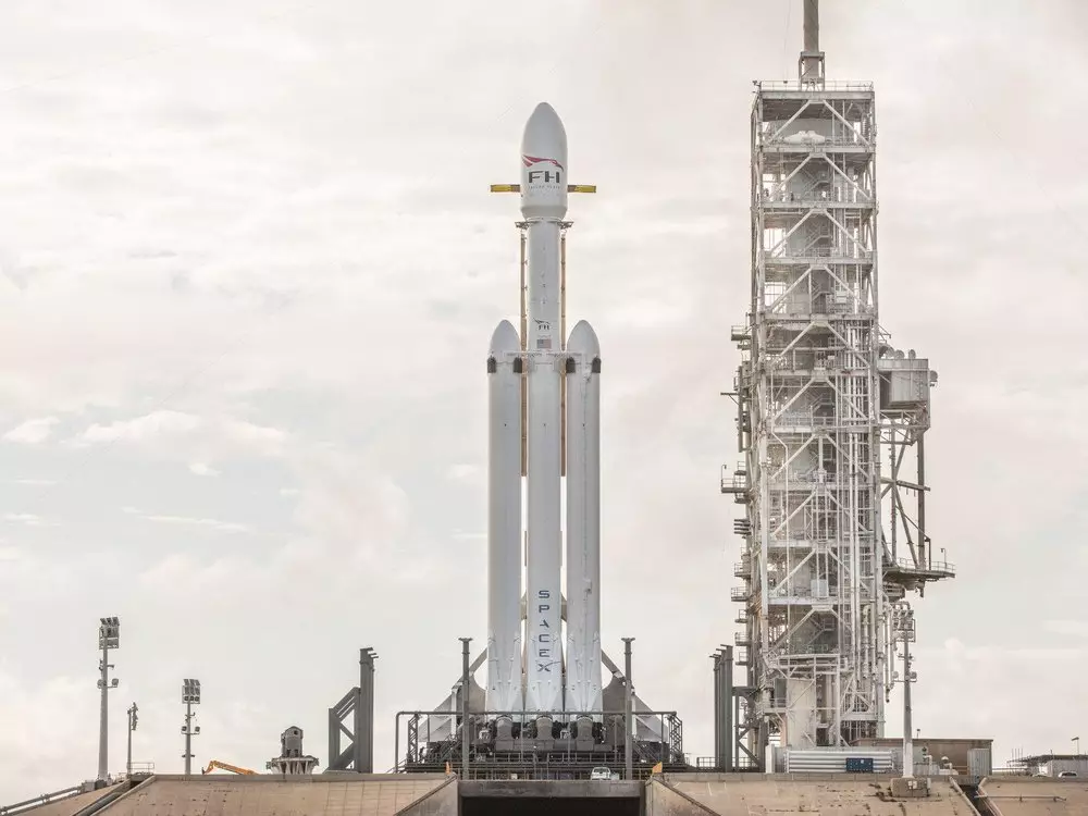 ڏسو SpaceX جي سندن Falcon Heavy Rocket جو ڪامياب لانچ