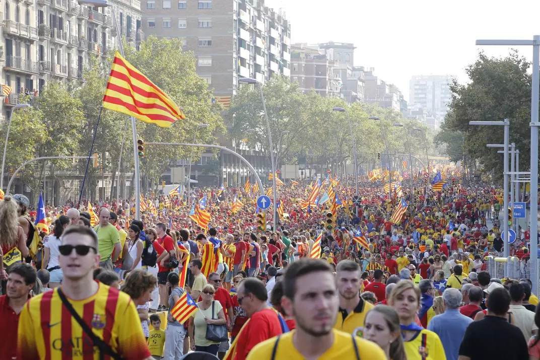 Boj za nezávislost Katalánska nabral podobu obřího „V“ v ulicích Barcelony 50995_7