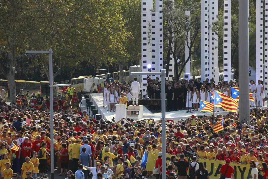 Boj za nezávislost Katalánska nabral podobu obřího „V“ v ulicích Barcelony 50995_9