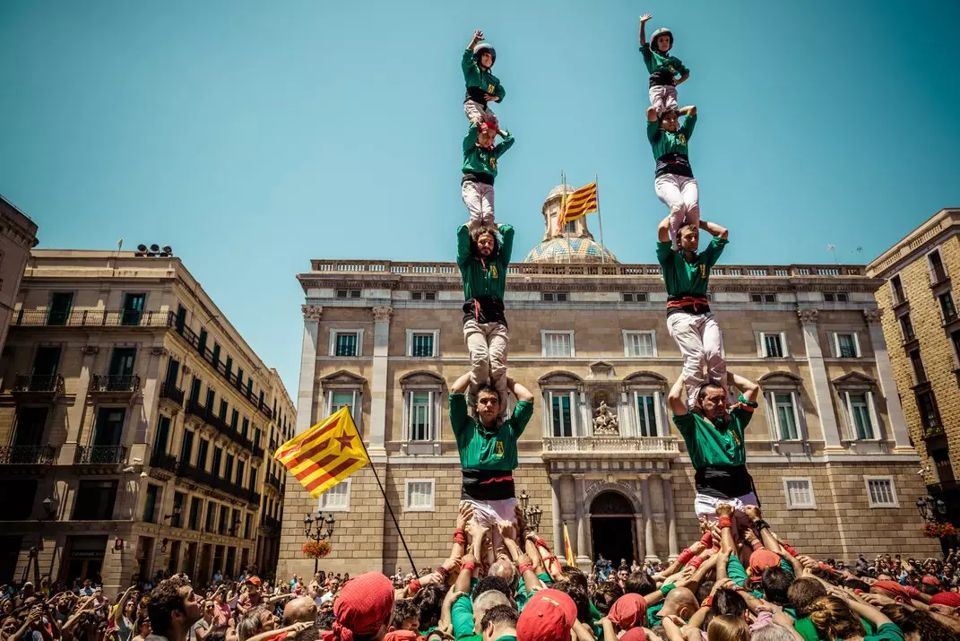 Muxuu Taar Aadanaha Dhererkiisu yahay 36 cagood la leeyahay Madax-bannaanida Catalan? 50996_11