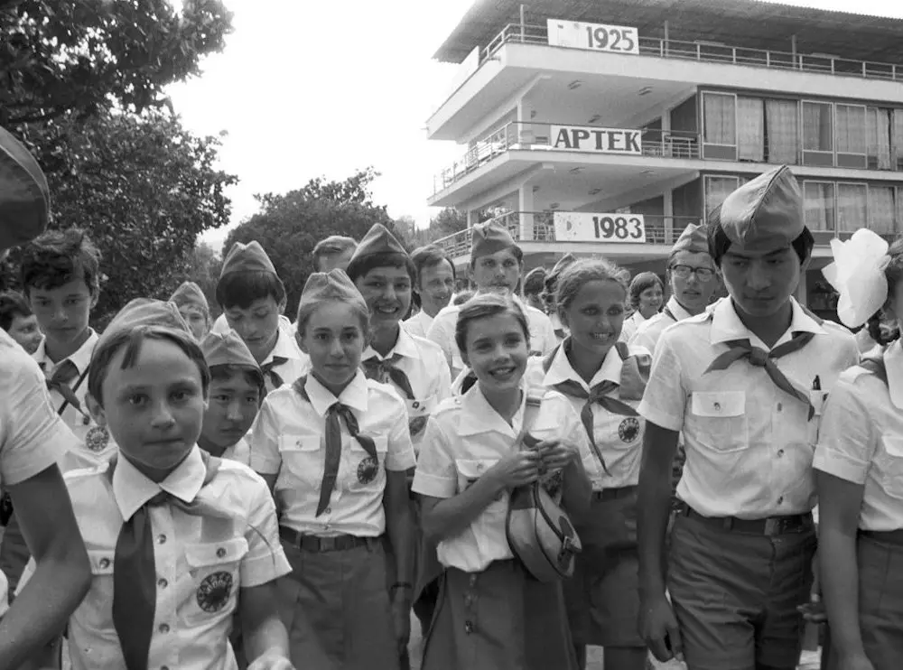 L-Istorja Sorpriża tat-Tfajla Amerikana Li Faqqgħet il-Putiera tal-Ħadid