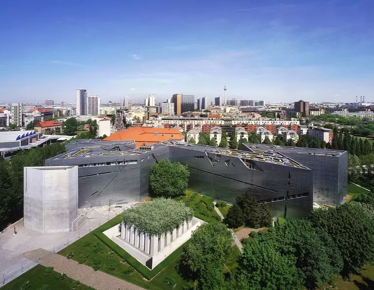 Libeskind tomonidan yaratilgan Berlin yahudiy muzeyi
