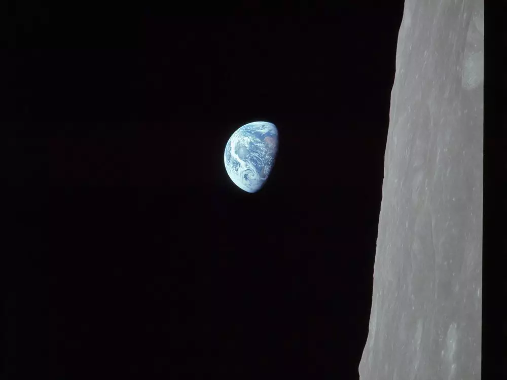 Kes tegi legendaarse Earthrise'i foto Apollo 8-st?