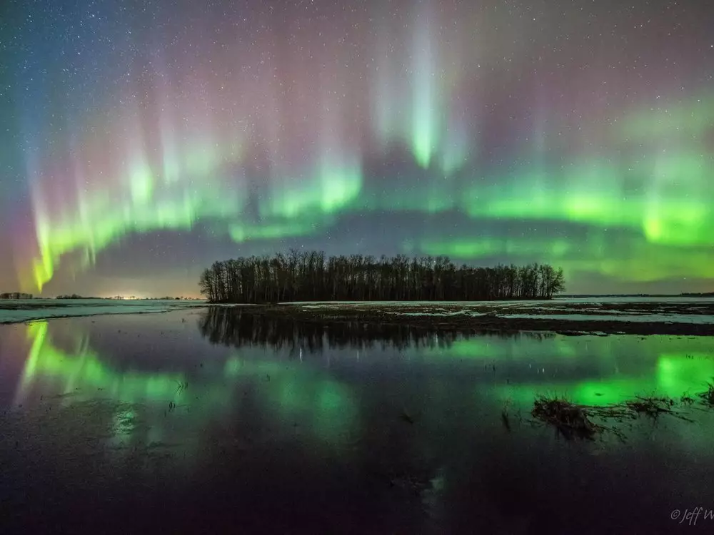 Regnbogamyrkvi og röntgenflugeldar eru á meðal þessara kosmísku góðgæti