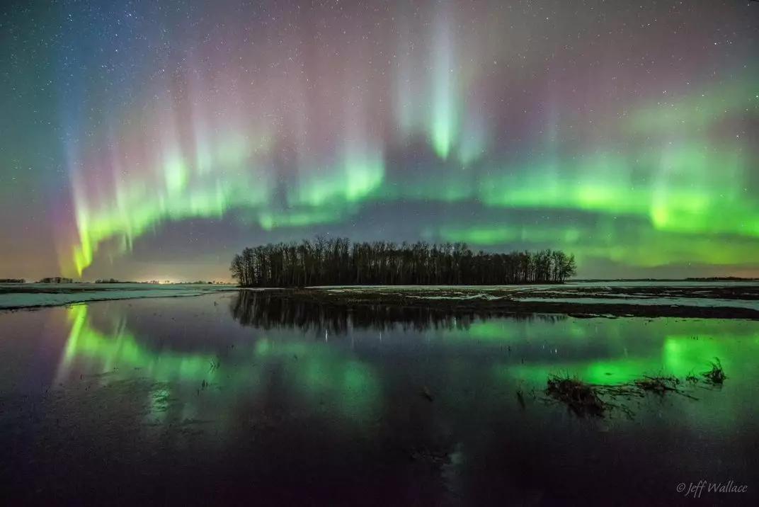 Di nav van dermankirinên kozmîk de Eclipse Rainbow û Fireworksên X-Ray hene