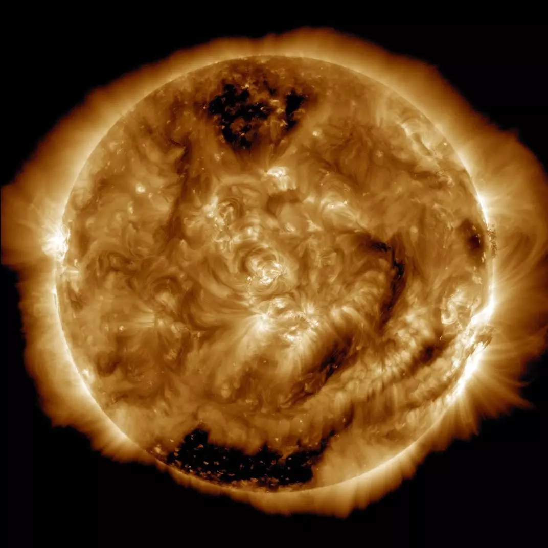 Áiríonn na Buaicphointí Neamhaí seo Auroras Sreabhadh agus Cóiméad Scáinte 51311_4