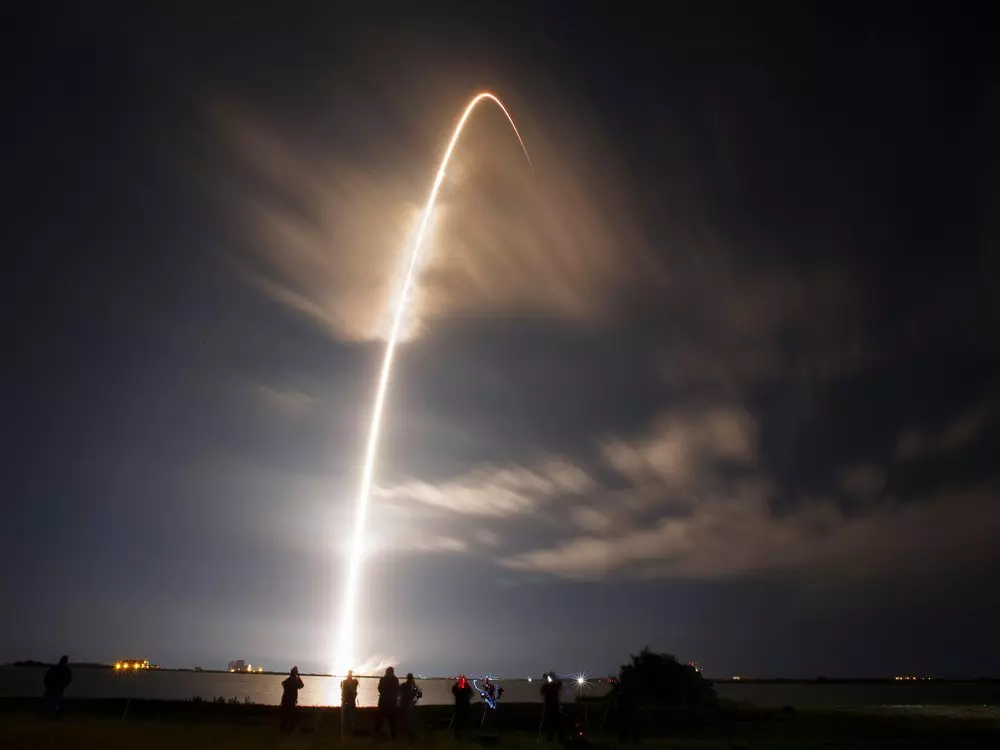 Falcon 9 roket