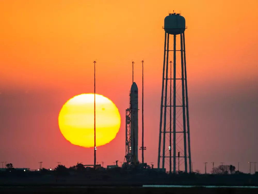 Ledakan Roket Antares dudu Malfungsi Agung Ilmu Orbital