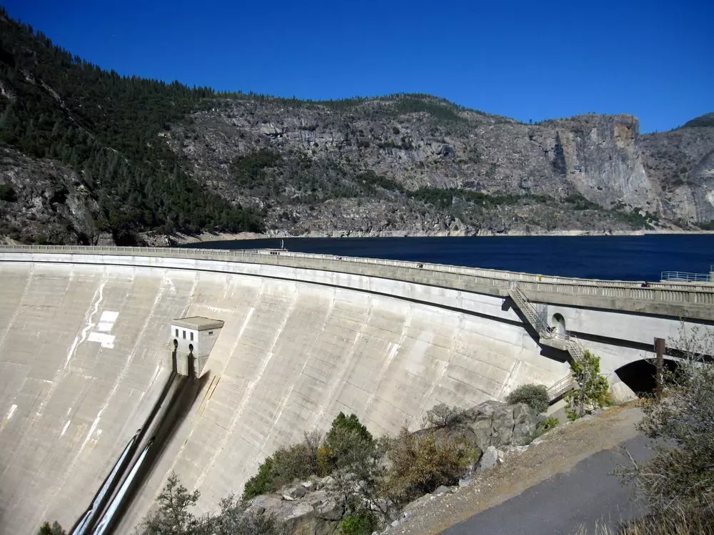 Reservoir Krusial California Mudhun, Lan Luwih Elek Dibandingake