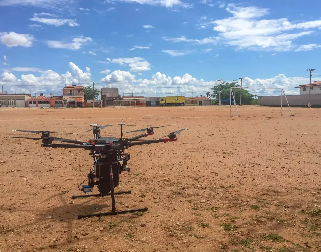 Aja Wedi Drone Muter 50.000 Nyamuk Saka Ndhuwur