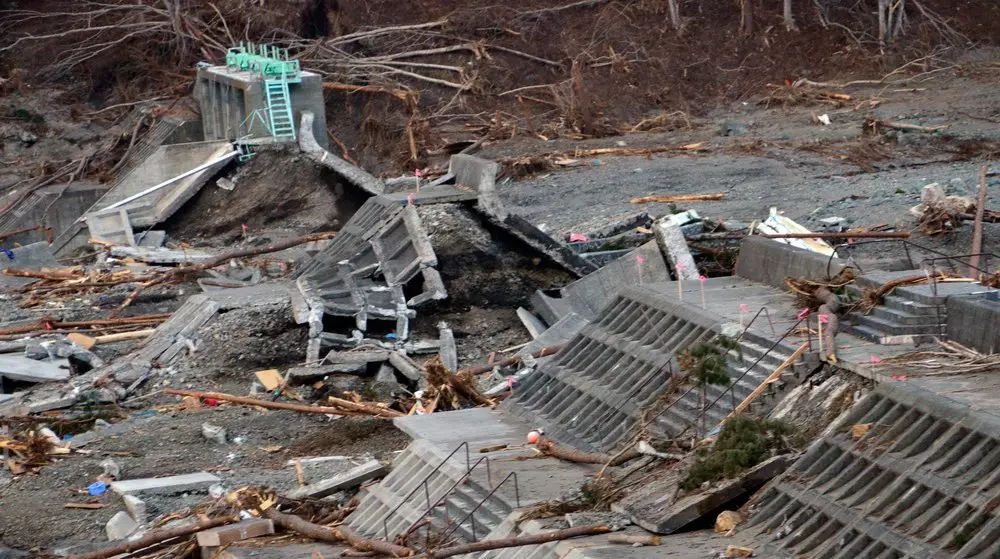 Obodo ndị Japan na-ahọrọ n'etiti mgbidi iji chebe megide Tsunamis na ịbanye n'oké osimiri