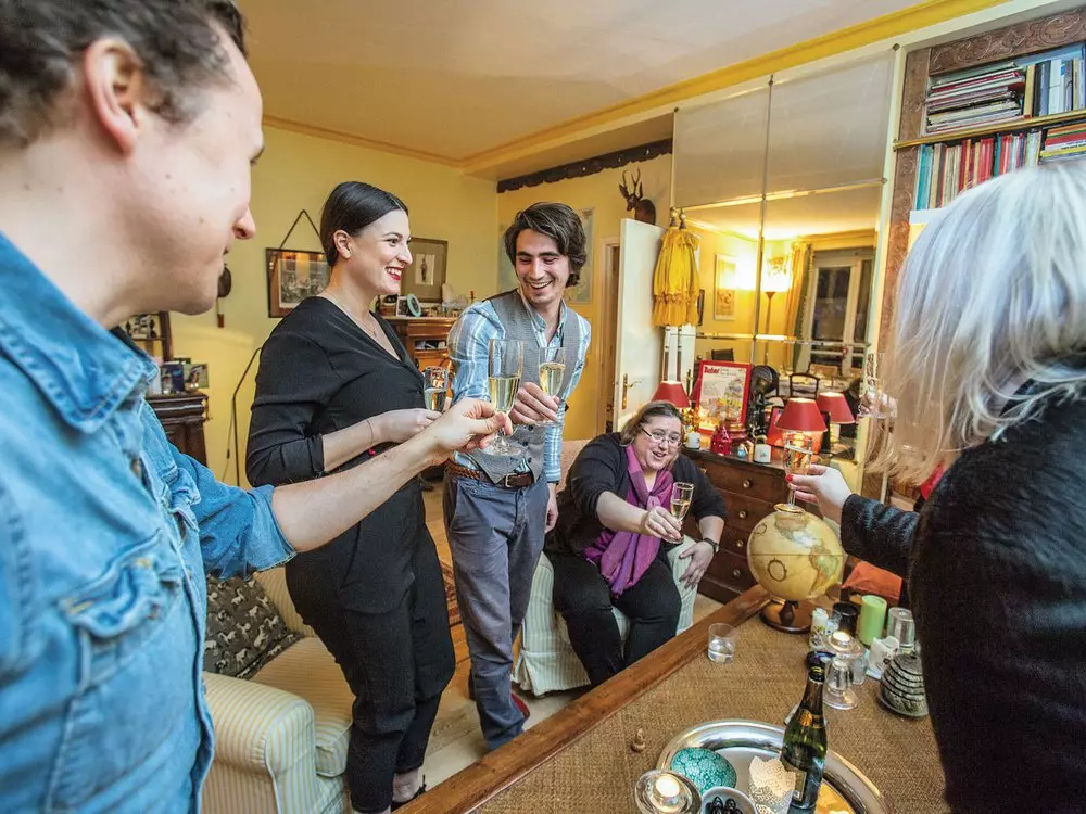 Mangez comme un parisien dans un appartement parisien