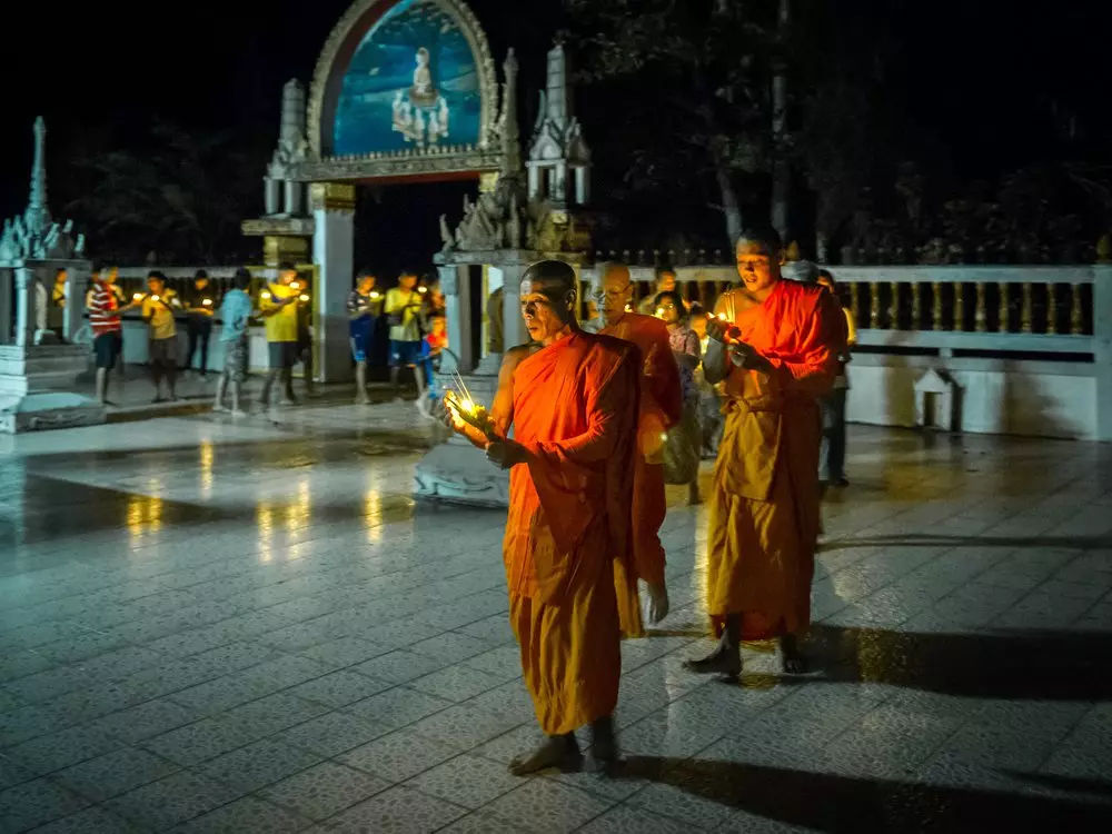 Wêne: Vesak, Rojbûna Buddha, Wekî ku li seranserê Asyaya Başûr-rojhilatê Pîroz kirin