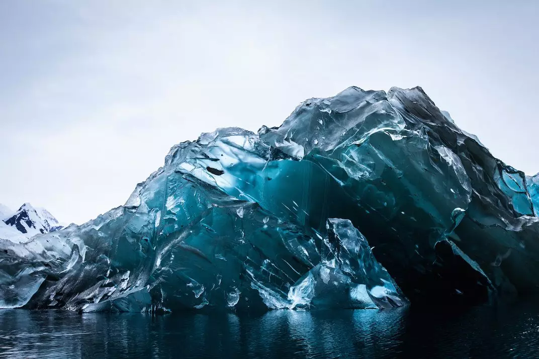 Aysberg ag'darilgan va uning pastki qismi hayratlanarli 51816_1