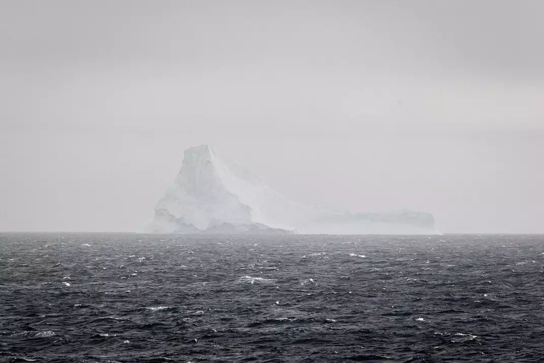 Aysberg ag'darilgan va uning pastki qismi hayratlanarli 51816_4
