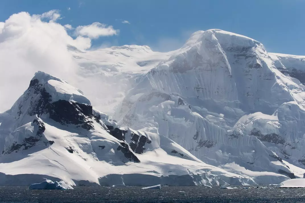 Aysberg ag'darilgan va uning pastki qismi hayratlanarli 51816_5