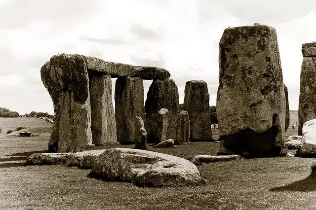 Stonehenge ጎብኝዎች የቤት መታሰቢያዎችን ለመውሰድ ቺስል ይሰጡ ነበር።