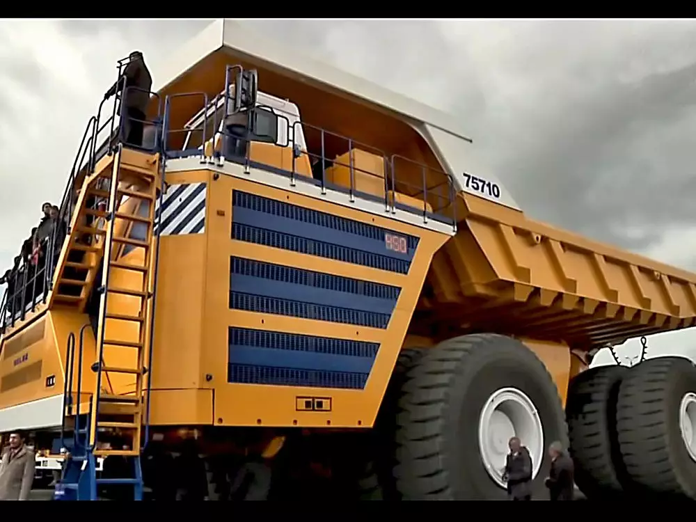 这是世界上最大的自卸车