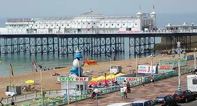 Brighton Inggris pantai