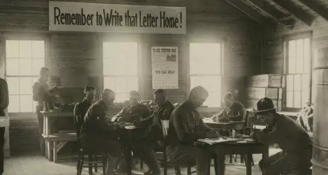 Солдаты Первой мировой войны пишут письма домой