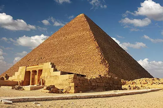 Khufu'nun Büyük Piramidi