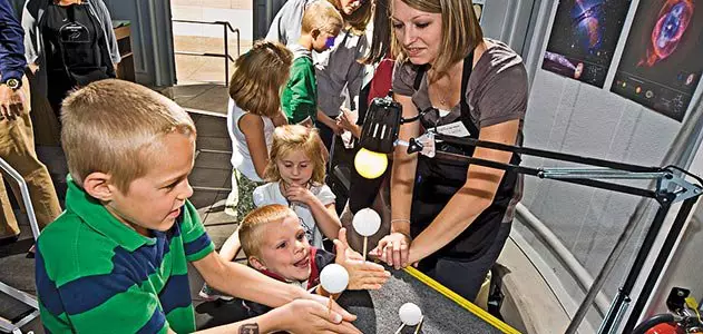 Smithsonian Solar System qhia