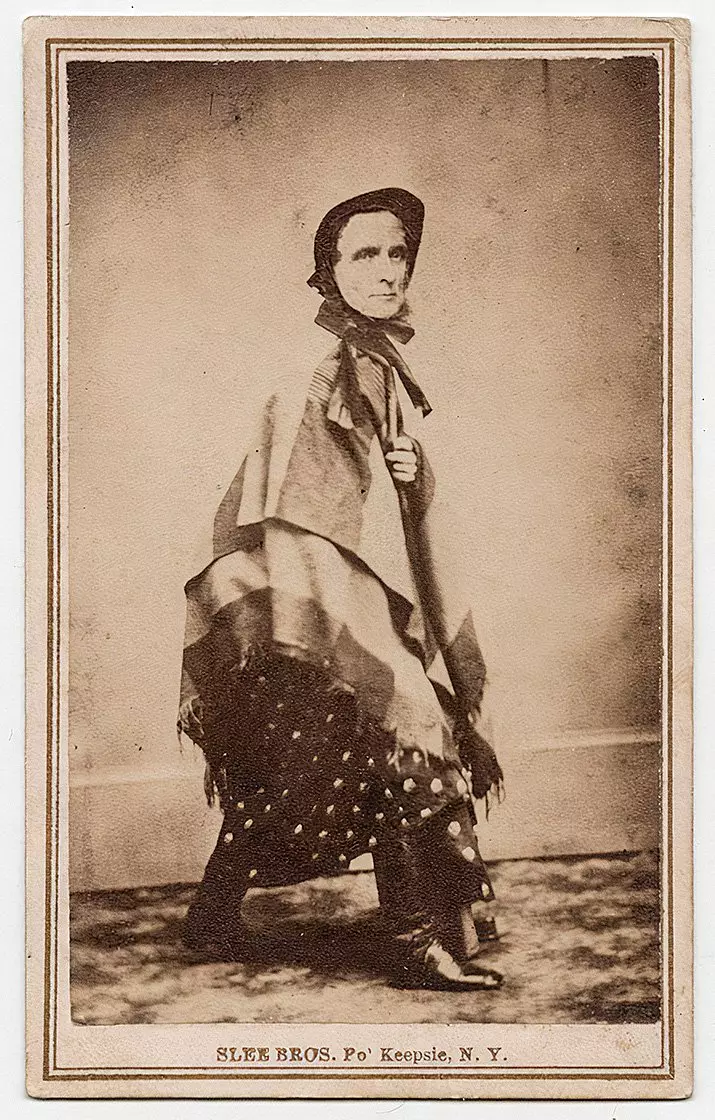 Ein gefälschtes Foto von Jefferson Davis in Frauenkleidung