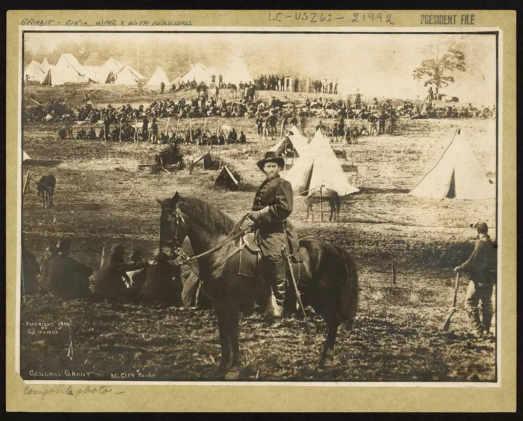 Jeneral Ulysses Grant menunggang kuda.