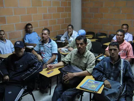 Kolumbijska depeša 10: Izobraževanje za demobilizirane sile 6039_3