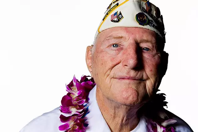 Ralph Lindenmeyer i mbijetuari i Pearl Harbor