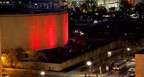 Hirshhorn devine roșu de Ziua Mondială împotriva SIDA