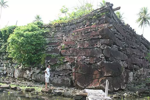 Nan Madol: ເມືອງທີ່ສ້າງຂຶ້ນໃນແນວປະກາລັງ 6402_10