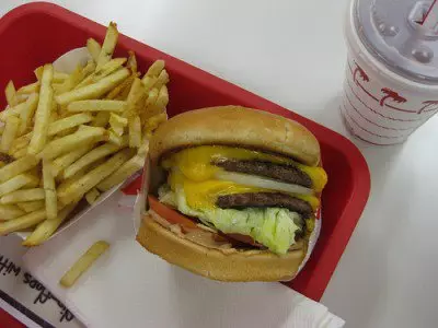 Kult In-N-Out hamburgera