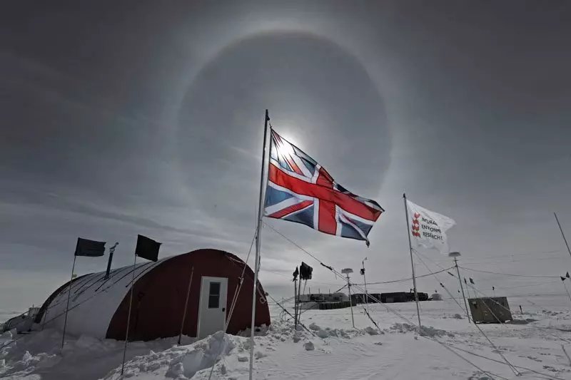 Ang mga British Scientist ay Mag-drill sa Tatlong Kilometro ng Yelo Patungo sa Isang Sinaunang Antarctic Lake