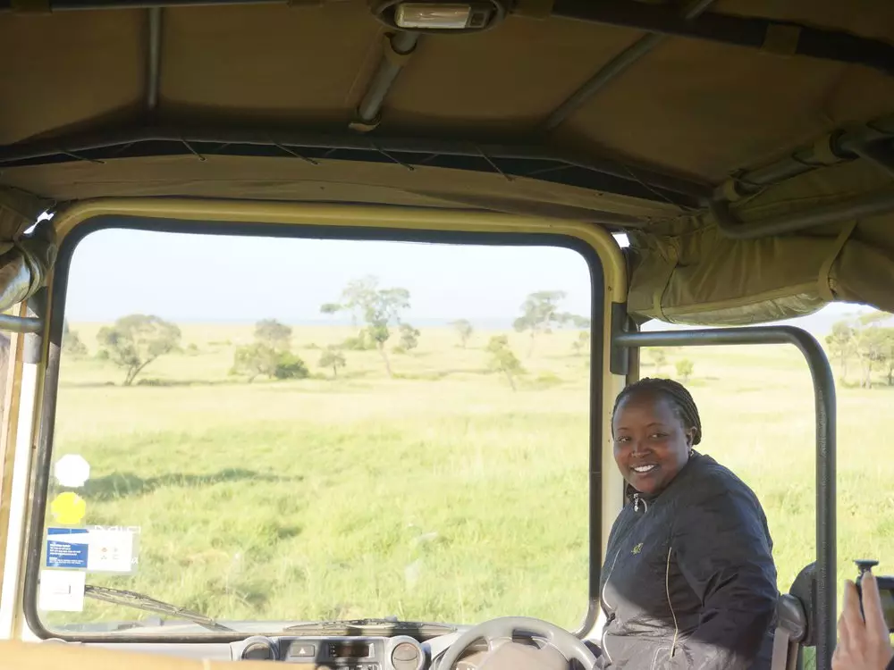 Sangana nemumwe weVashoma Vakadzi Safari Guides muKenya