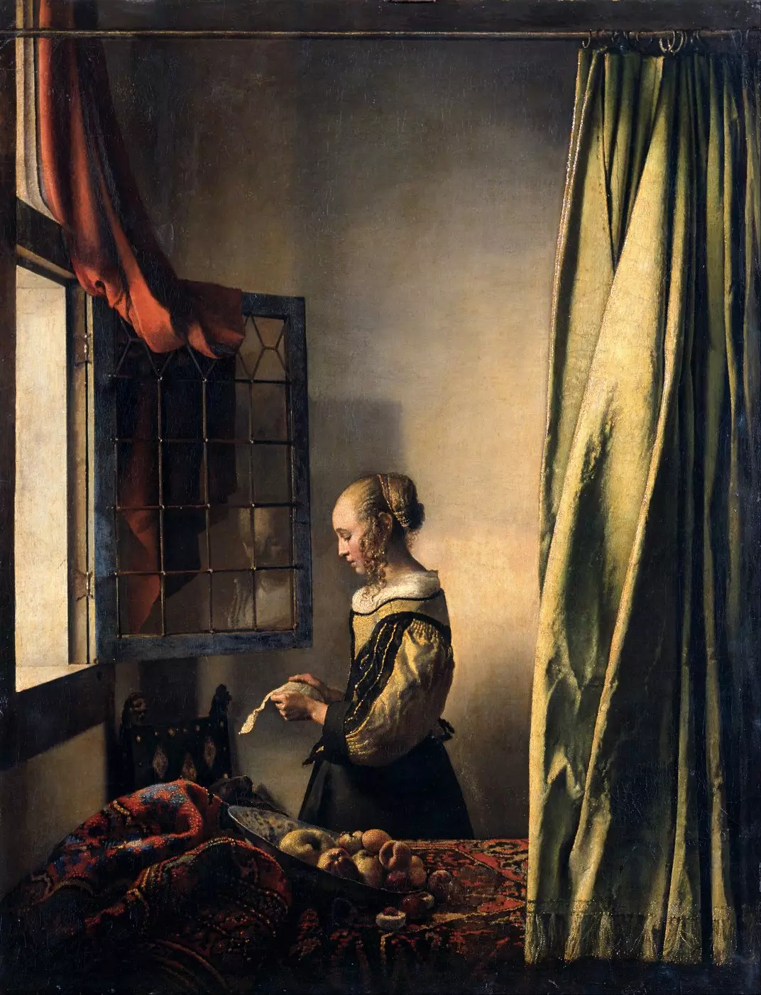 ילדה קוראת מכתב בחלון פתוח, ורמיר