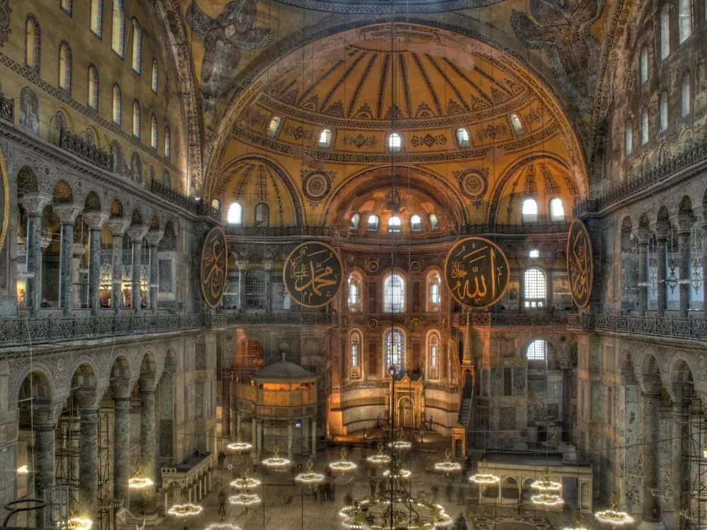 이스탄불을 여행하지 않고도 Hagia Sophia의 숭고한 음향을들을 수 있습니다
