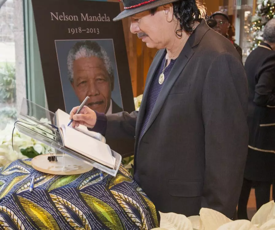 Pridružite se Carlosu Santani, hiljadama drugih u sjećanju na Nelsona Mandele u African Art