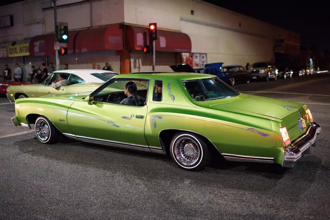 Живата история на културата на автомобили Lowrider в L.A.