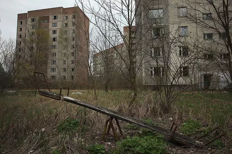 Fiifentritich jier letter sjocht in earste responder by de Tsjernobyl-ramp werom