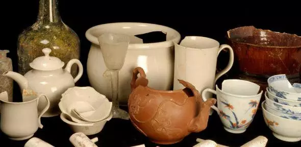 کشف 500 اثر باستانی از قهوه خانه بریتانیایی قرن 18 توسط باستان شناسان