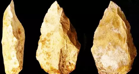 这些有 125,000 年历史的石器是在阿拉伯联合酋长国发现的。