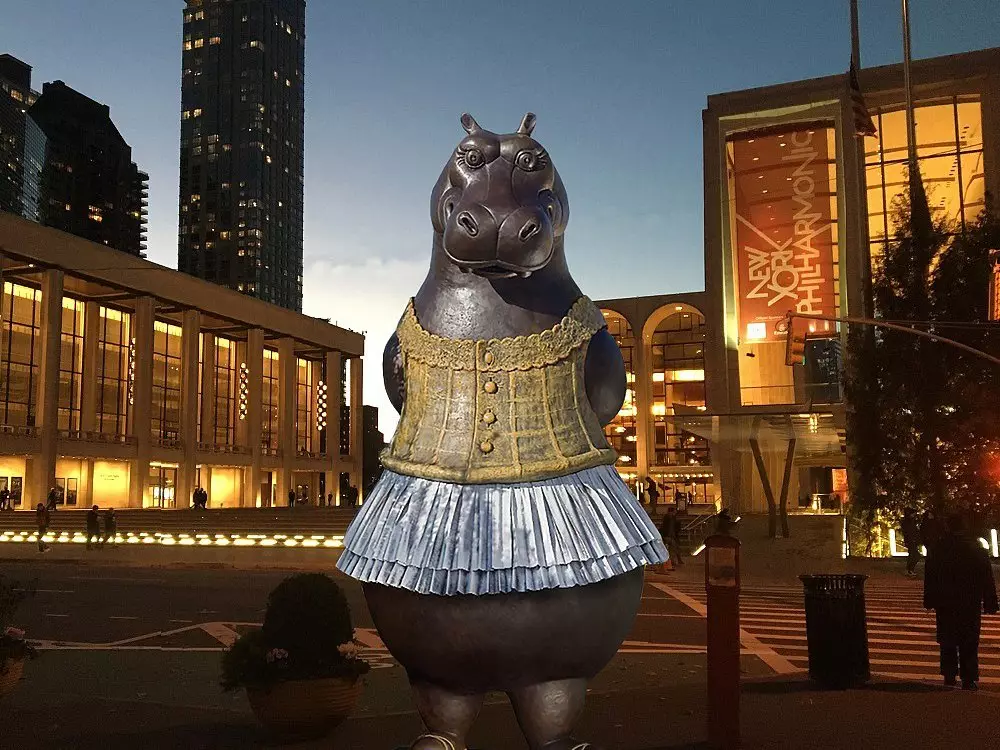 Um enorme hipopótamo de bronze em um tutu está chegando ao Lincoln Center
